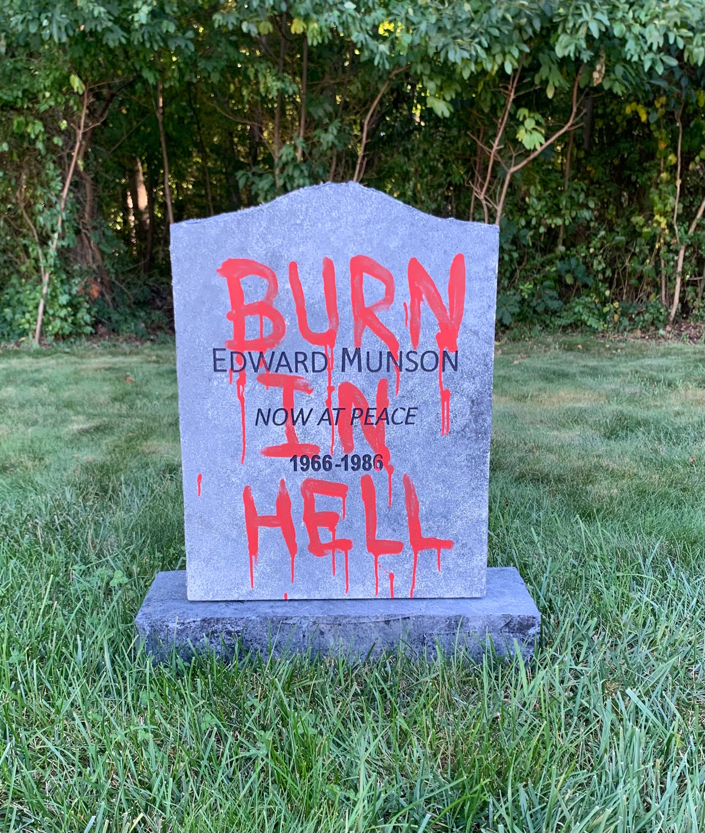 Stranger Things Eddie Munson Burn In Hell Tombstone – Cemetery Haunts